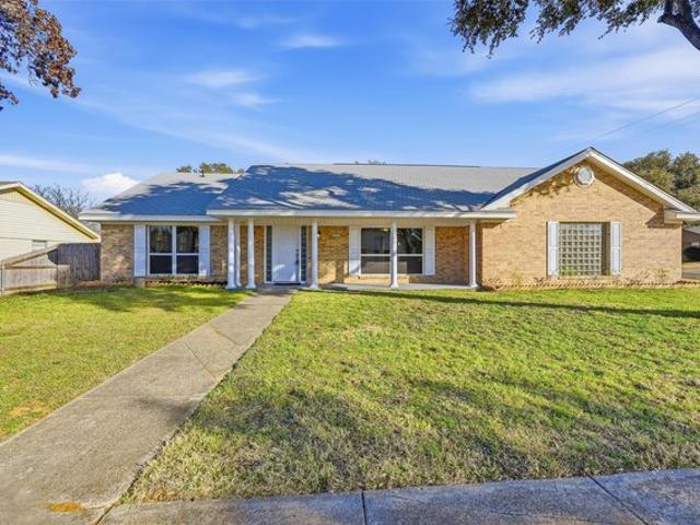 3301 Peachtree Ln, Pantego, TX 76013