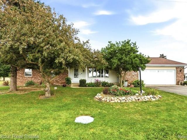 3301 S Quanicassee Rd, Denmark Township, MI 48757