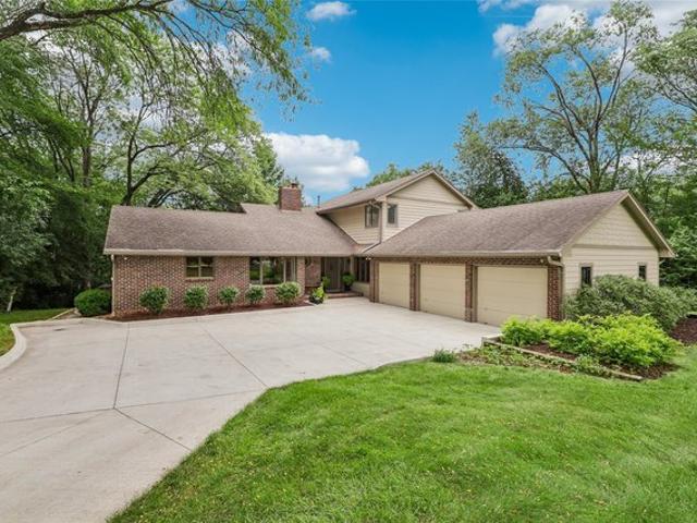 3301 Valley Ridge Ct, West Des Moines, IA 50265
