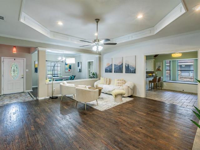 3302 Oxford Drive