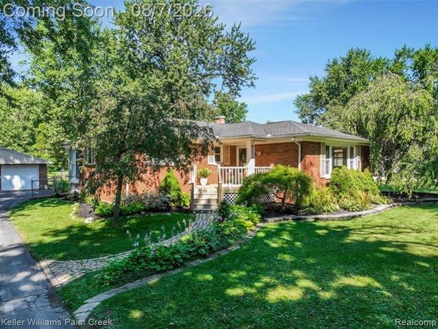 3302 Grant Rd, Rochester Hills, MI 48309