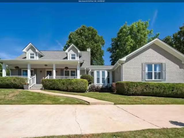 3302 SUNNIROC CIR, IRONDALE, AL 35210 Single Family Residence.