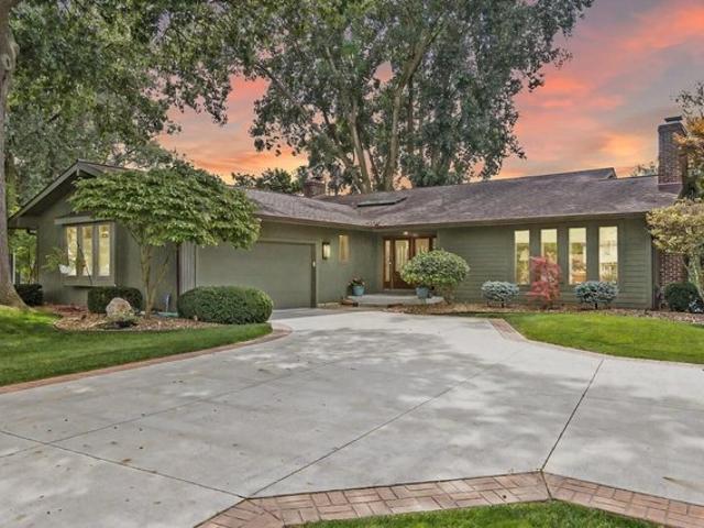 3303 N East Lake Dr, Elkhart, IN 46514