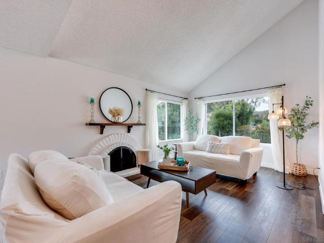 3303 Del Charro Rd