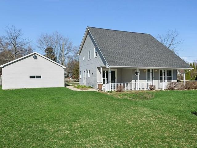 3303 Eastway Dr, Island Lake, IL 60042