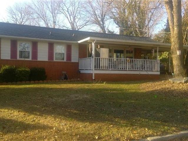 3303 Frost Pl, Greensboro, NC 27405