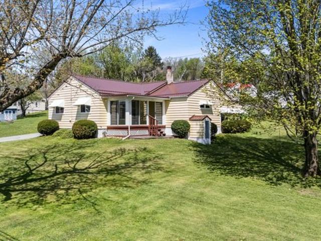3303 Smithtown Rd, Falls Creek, PA 15840