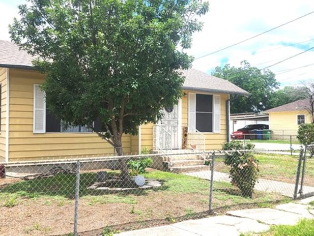 3303 W Travis St