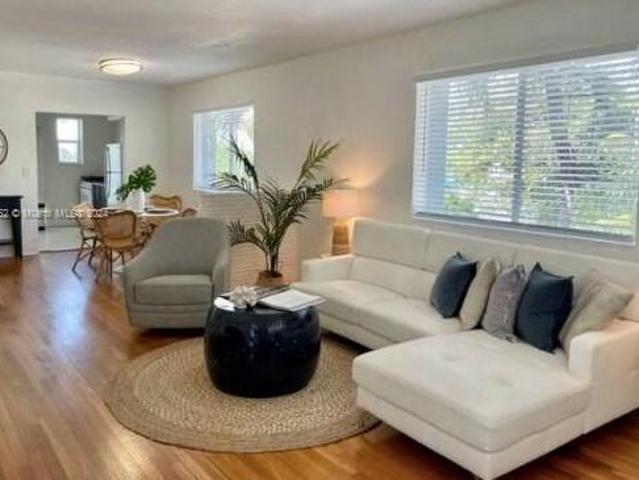 330 86th St #7, Miami Beach, FL 33141