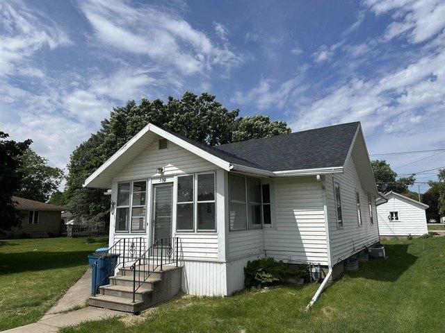 330 California Ave, Savanna, IL 61074