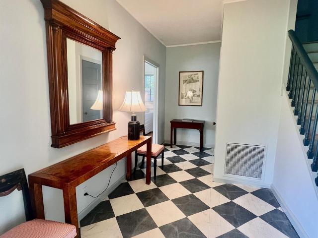 330 Centre Island Rd