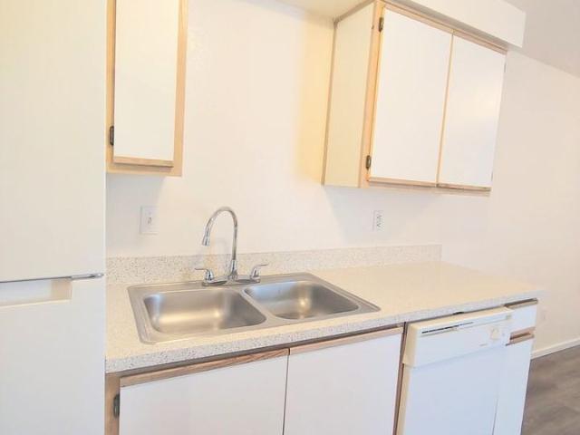 #330 AUTUMN CHASE 2 Bedroom Apartment for Rent at 3211 Autumn Chase Way Ne, Salem, OR 97305 North Lancaster