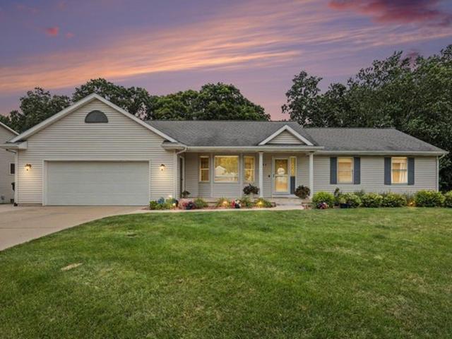 330 Glenwoods Ct NE, Rockford, MI 49341