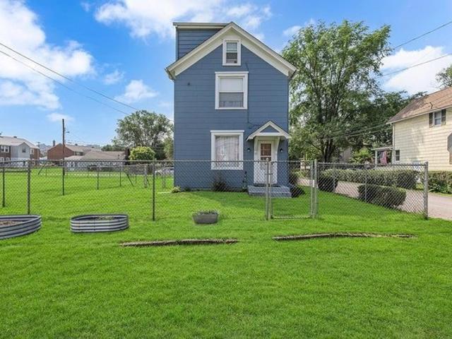 330 Greenlee St, Beaver, PA 15009