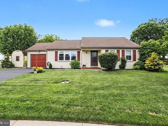 330 Dogwood Ln, New Holland, PA 17557