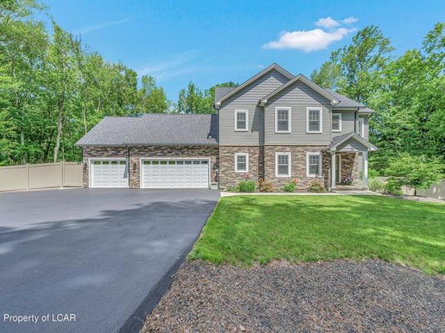 330 Deer Run Dr, Mountain Top, PA 18707