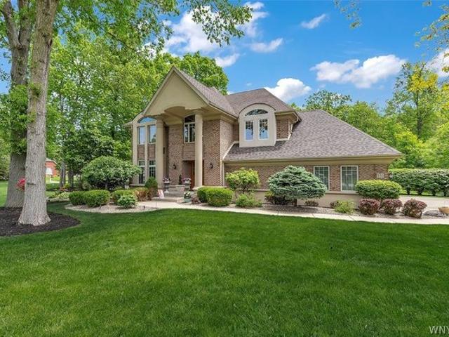 330 Deerwood Ln, Grand Island, NY 14072