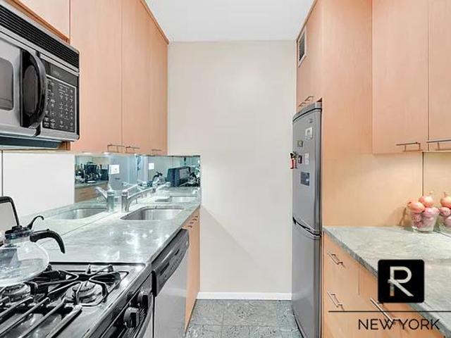 330 E 38th Street 9 C
