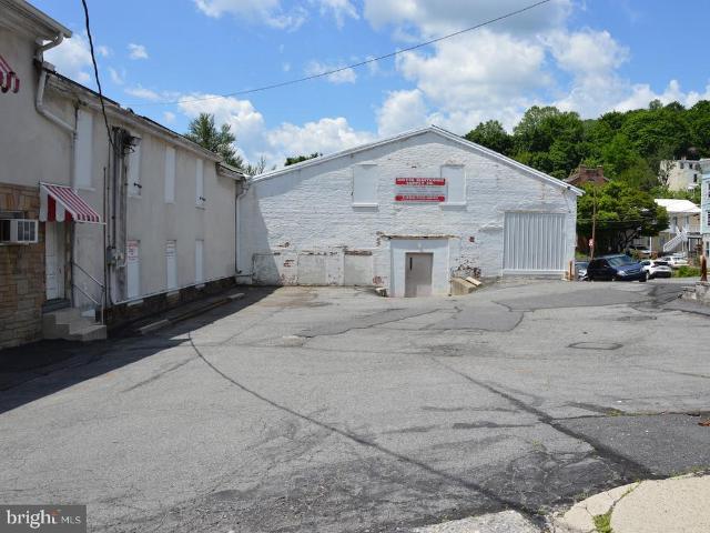 330 E Norwegian Street