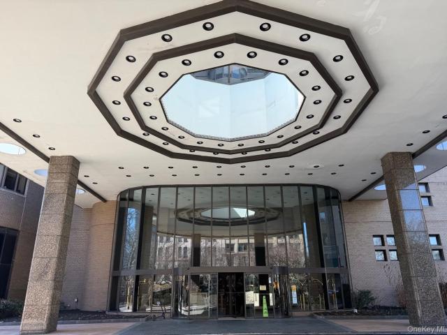 330 East 38th Street, Unit 12Q