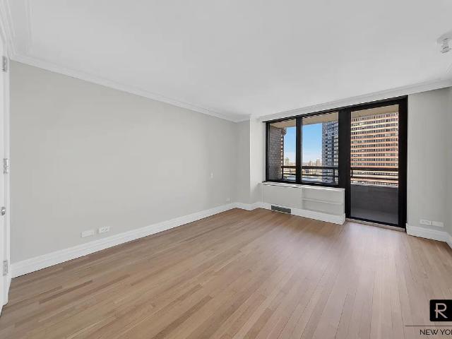 330 East 38th Street, New York, NY