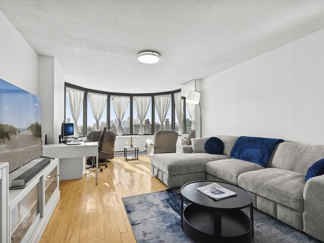 330 East 38th Street, New York, NY