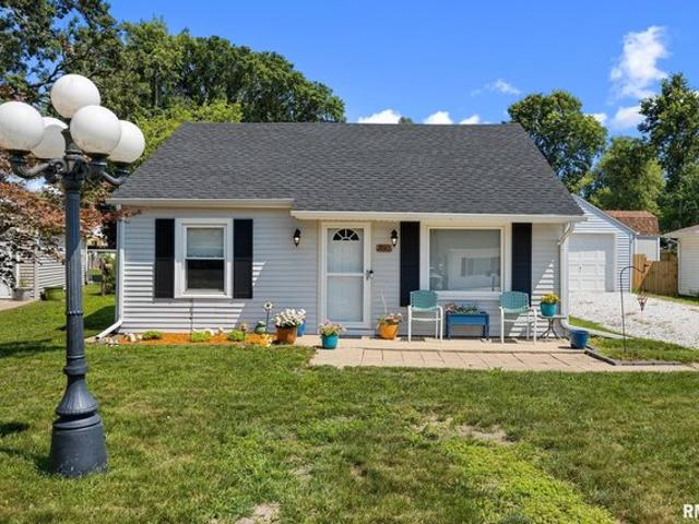330 Forest Dr, North Pekin, IL 61554
