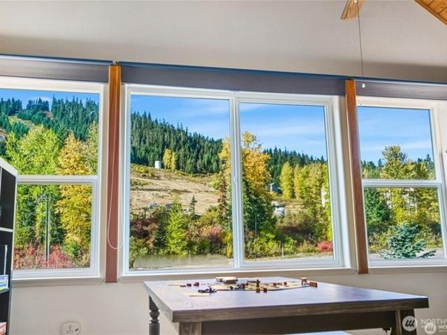330 Keechelus Dr, Snoqualmie Pass, WA 98068