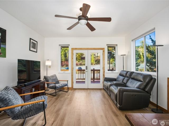 330 Keechelus Drive
