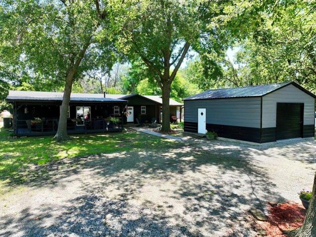 330 Kiamichi Rd, Eufaula, OK 74432