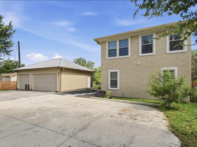 330 Howard Ln