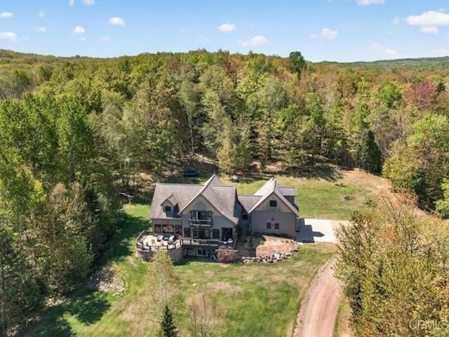 330 Little Lake Rd, Marquette, MI 49855