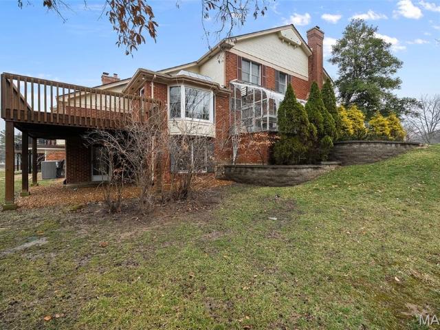 330 Morristown Ct, Chesterfield, MO 63017 | MLS #26012 | Compass