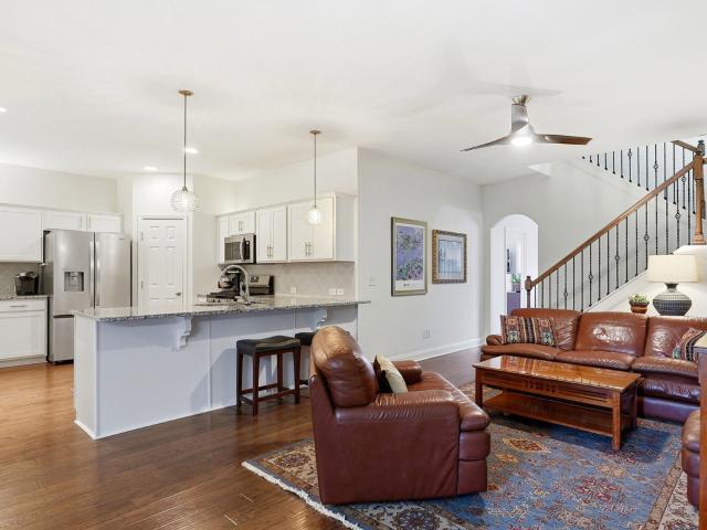 330 Madeira Pl