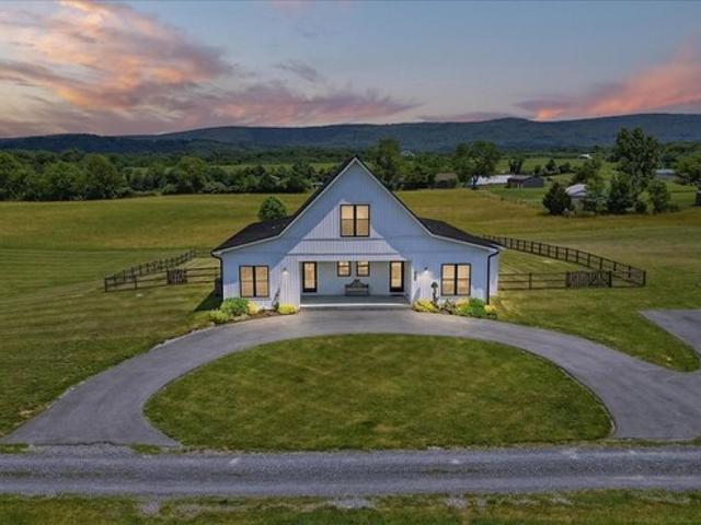 330 Majestic Ln, Charles Town, WV 25414