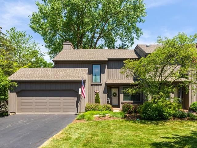 330 Mallard Pt, Lake Barrington, IL 60010