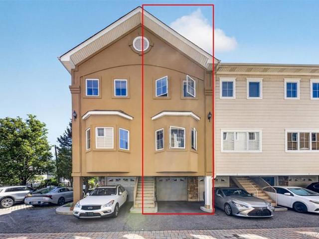 330 Maple Ave Apt 2, Westbury, NY 11590