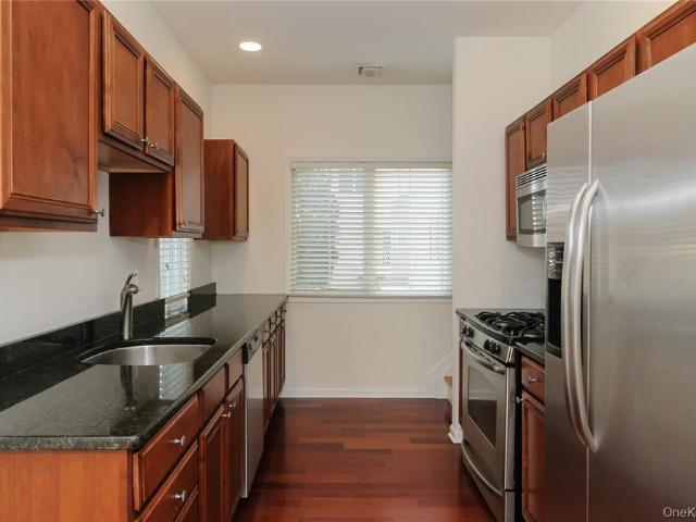 330 Maple Avenue 4