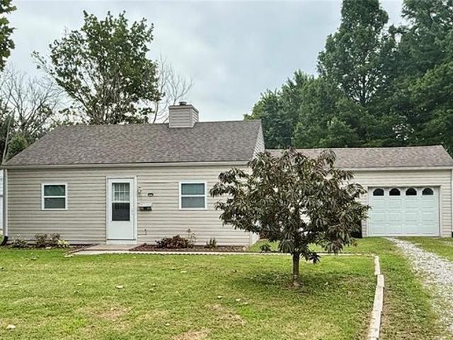 330 N 40th St, Belleville, IL 62226