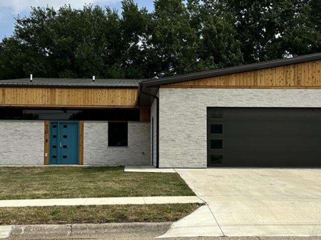 330 N 6th St, Oskaloosa, IA 52577