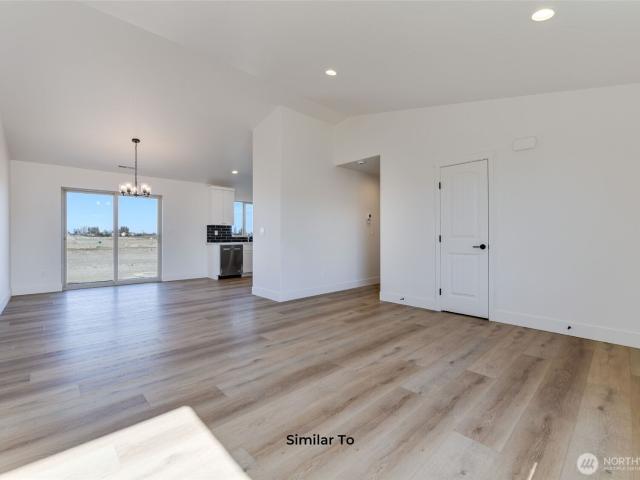 330 N Sandy Loop