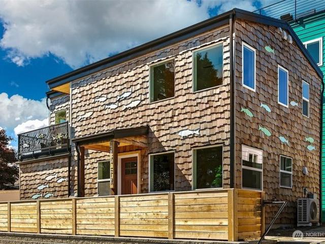 330 NE Elk Pl, Seattle, WA 98115