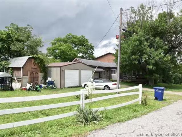 330 S NEW ALBANY ST, SELLERSBURG, IN 47172 Single Family Resid.
