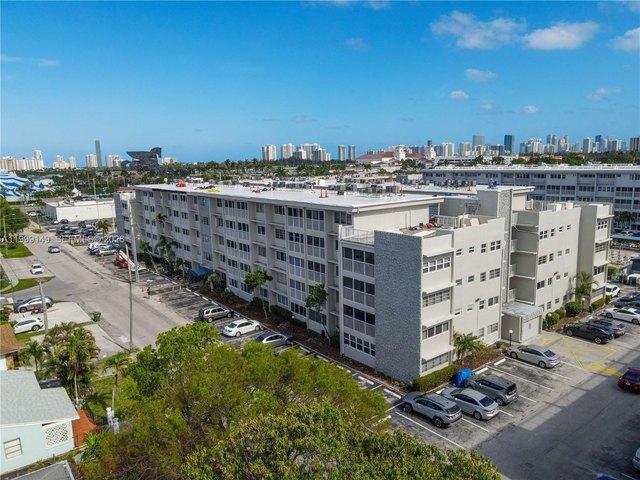 330 SE 2nd St Apt 405F, Hallandale Beach, FL 33009