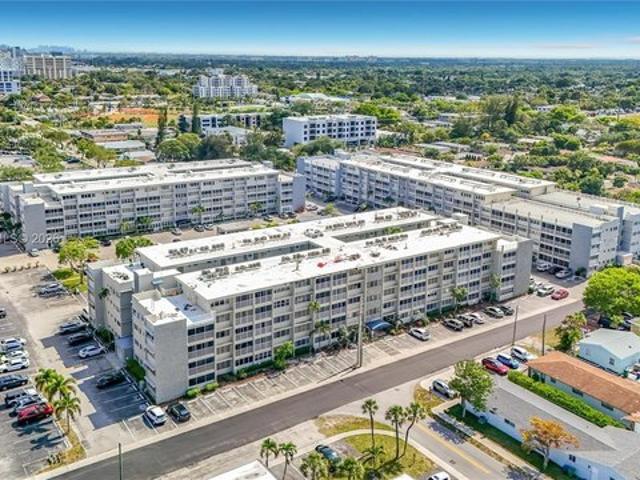 330 SE 2nd St Apt 305E, Hallandale Beach, FL 33009