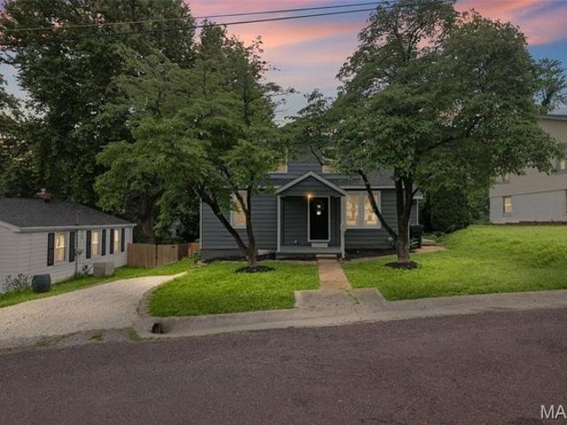 330 Polk St, Belleville, IL 62220