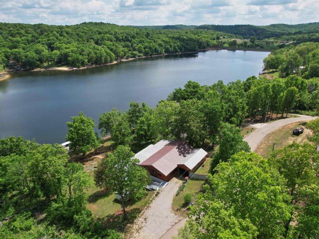 330 Robin Hood Ln