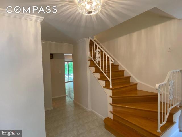 330 River Bend Rd, Great Falls, VA