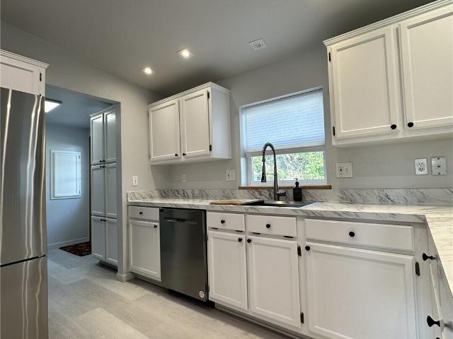 330 W 5th Street