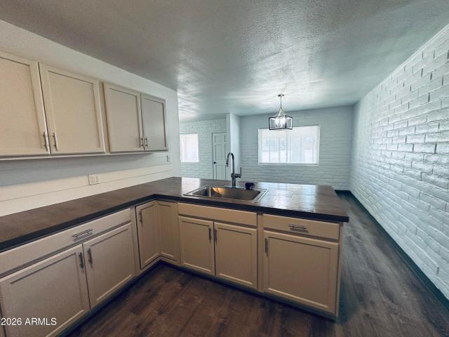 330 W 5TH Street